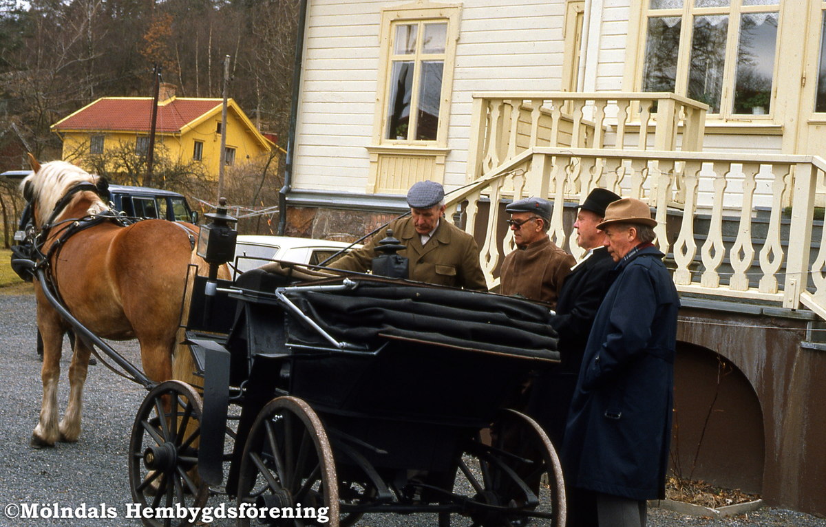 Kyrkoherdebostället i Fässberg, Mölndal, den 21/4 1987. Efter att ha ...
