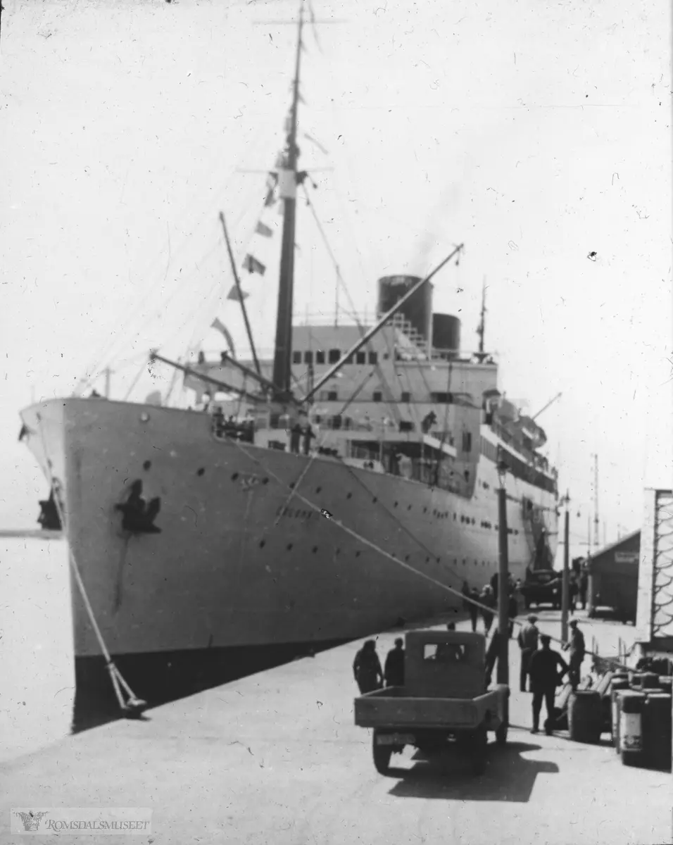 Turistbåten er SS Colombie, bygget i 1931 for Compagnie Générale ...