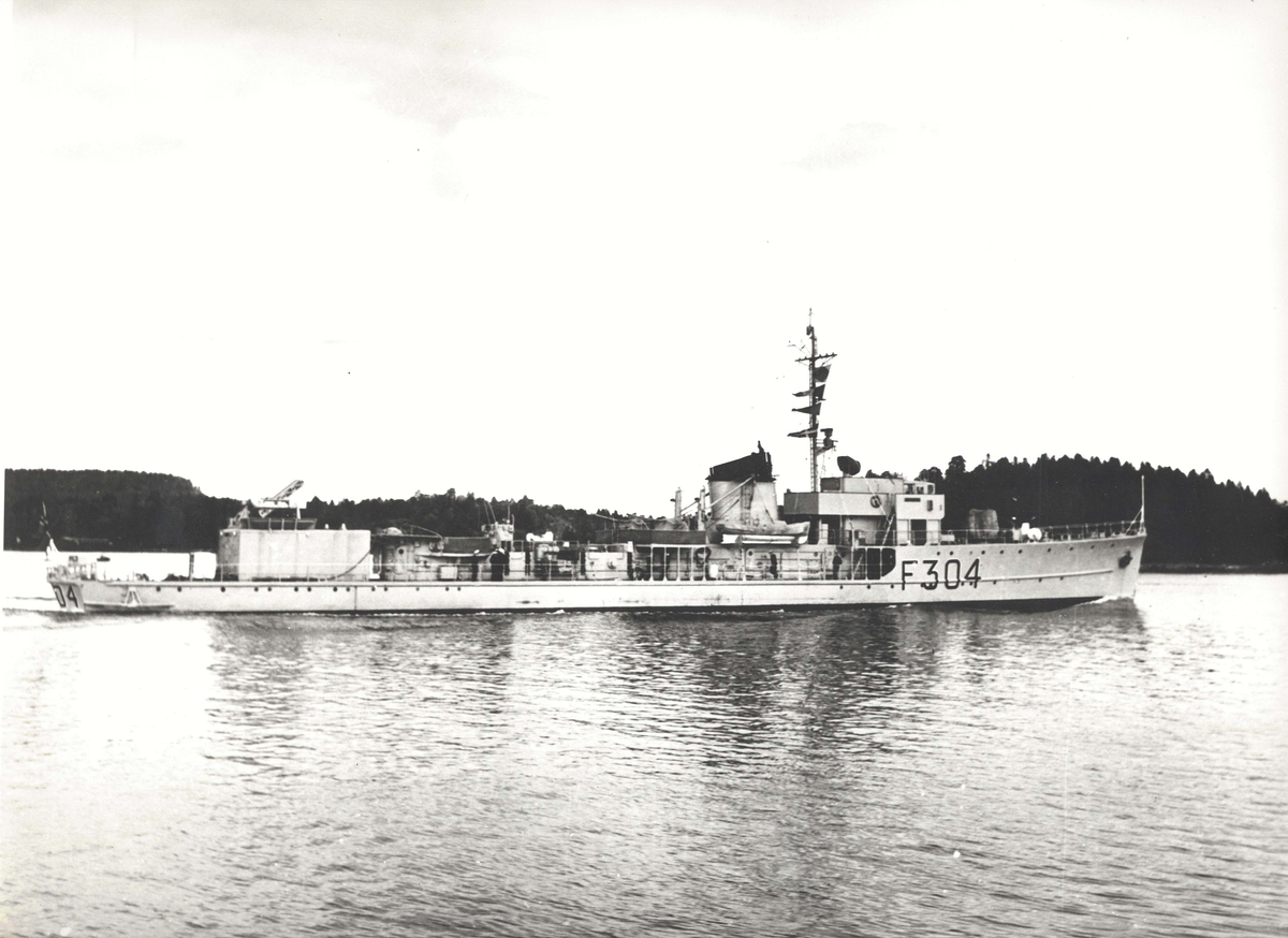 Motiv: Fregatten KNM BALDER (F 304). Styrbord side. Terne anlegg på ...