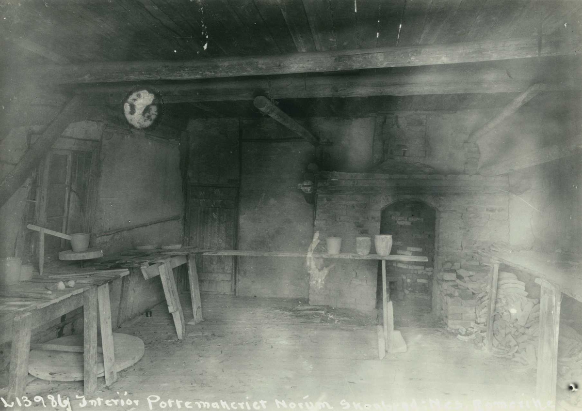 Norum, Skogbygda, Nes, Øvre Romerike, Akershus. Pottemakeri, interiør ...