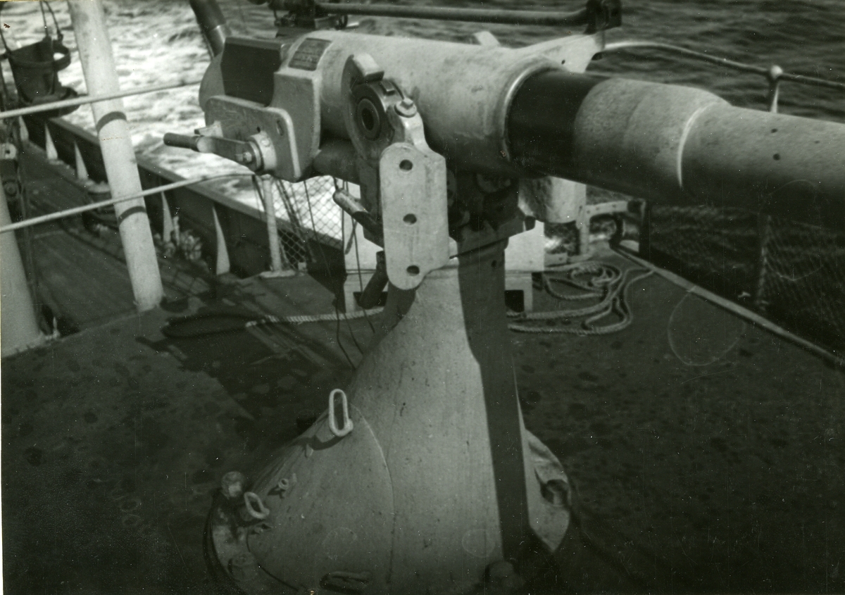 Göteborgs Örlogsdepå. H.M. Hjvb 384. Fartyget har fått bestyckning av ...