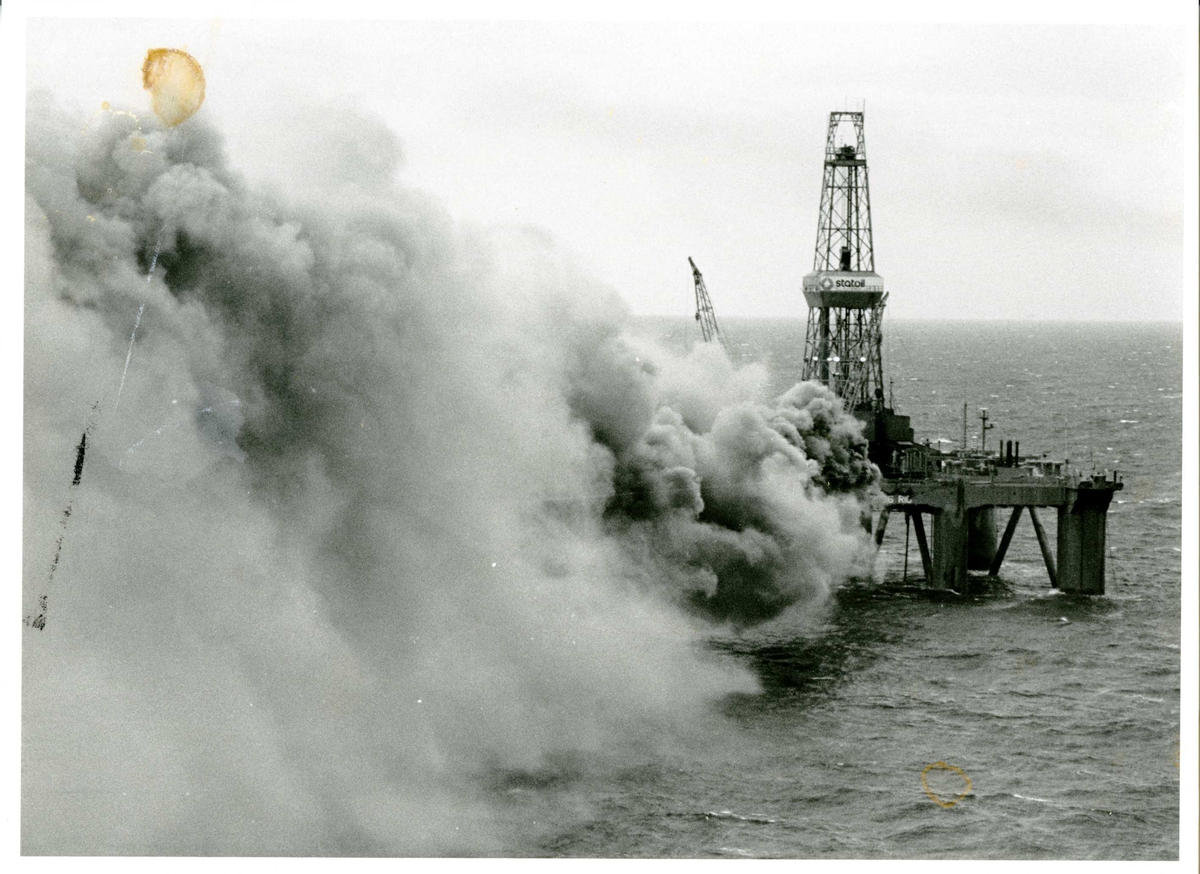 Bildet viser Ross Rig (1) - senere omdøpt til Ocean Nomad. Den riggen ...