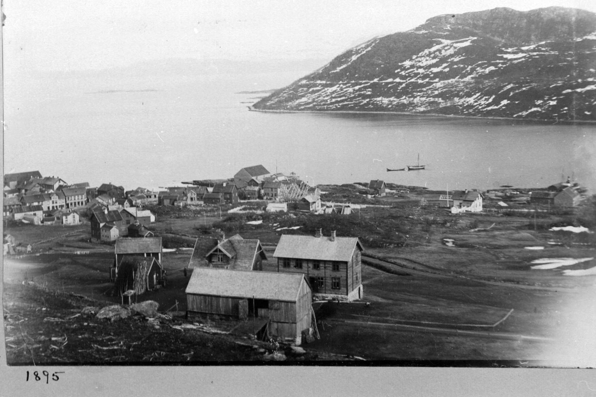 Harstad sentrum like før forrige århundreskifte. I forgrunnen ...