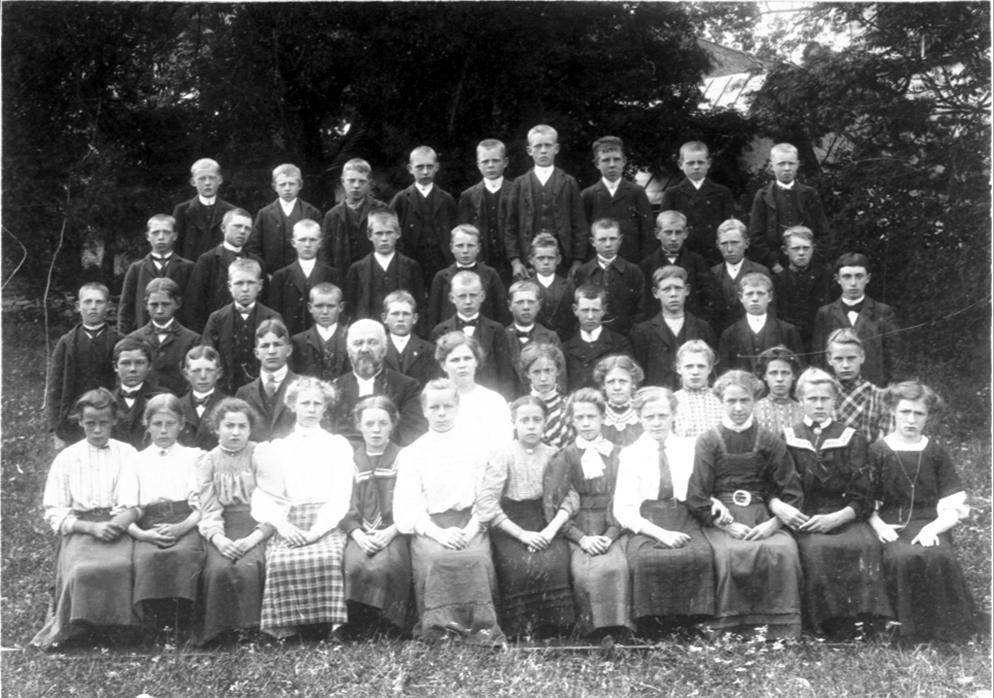 Konfirmation 1911. Rad 1 fr. v.: 1 Jenny Billman, 2 ?, 3 Ingeborg ...
