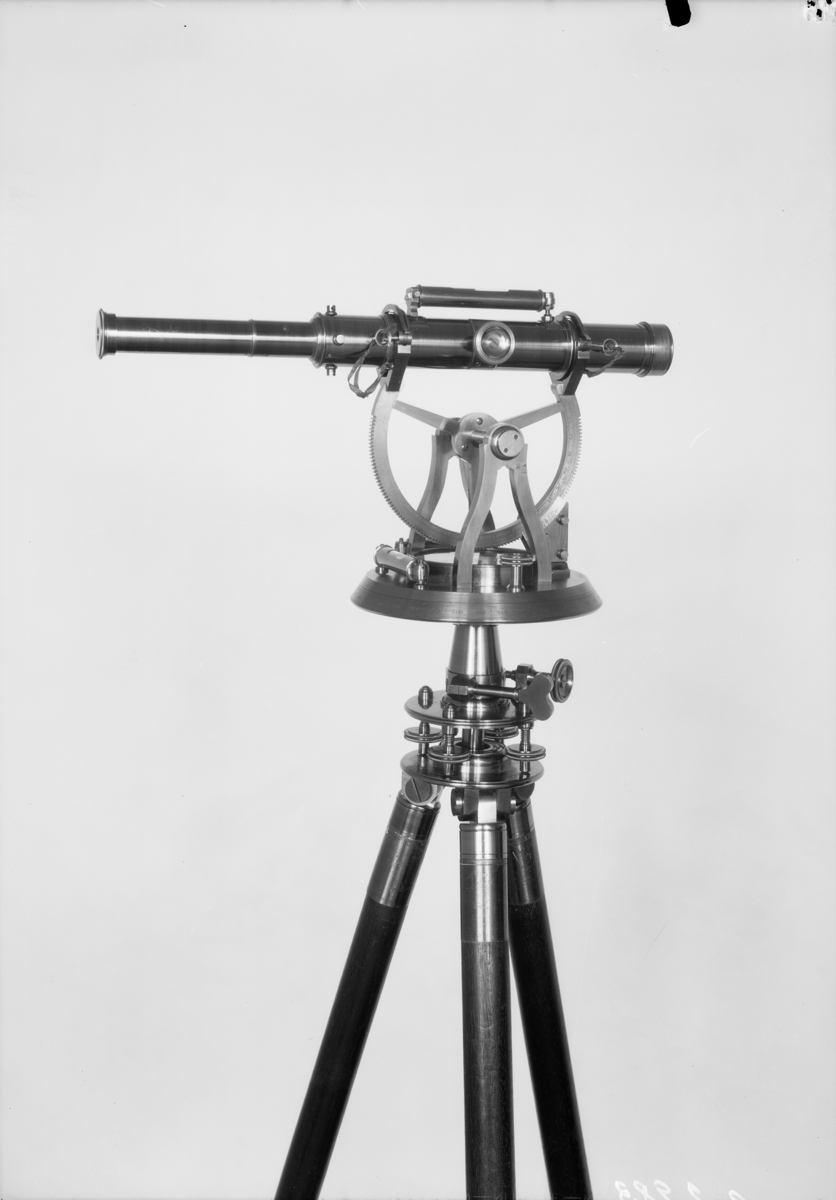 Teodolit - Tekniska museet / DigitaltMuseum