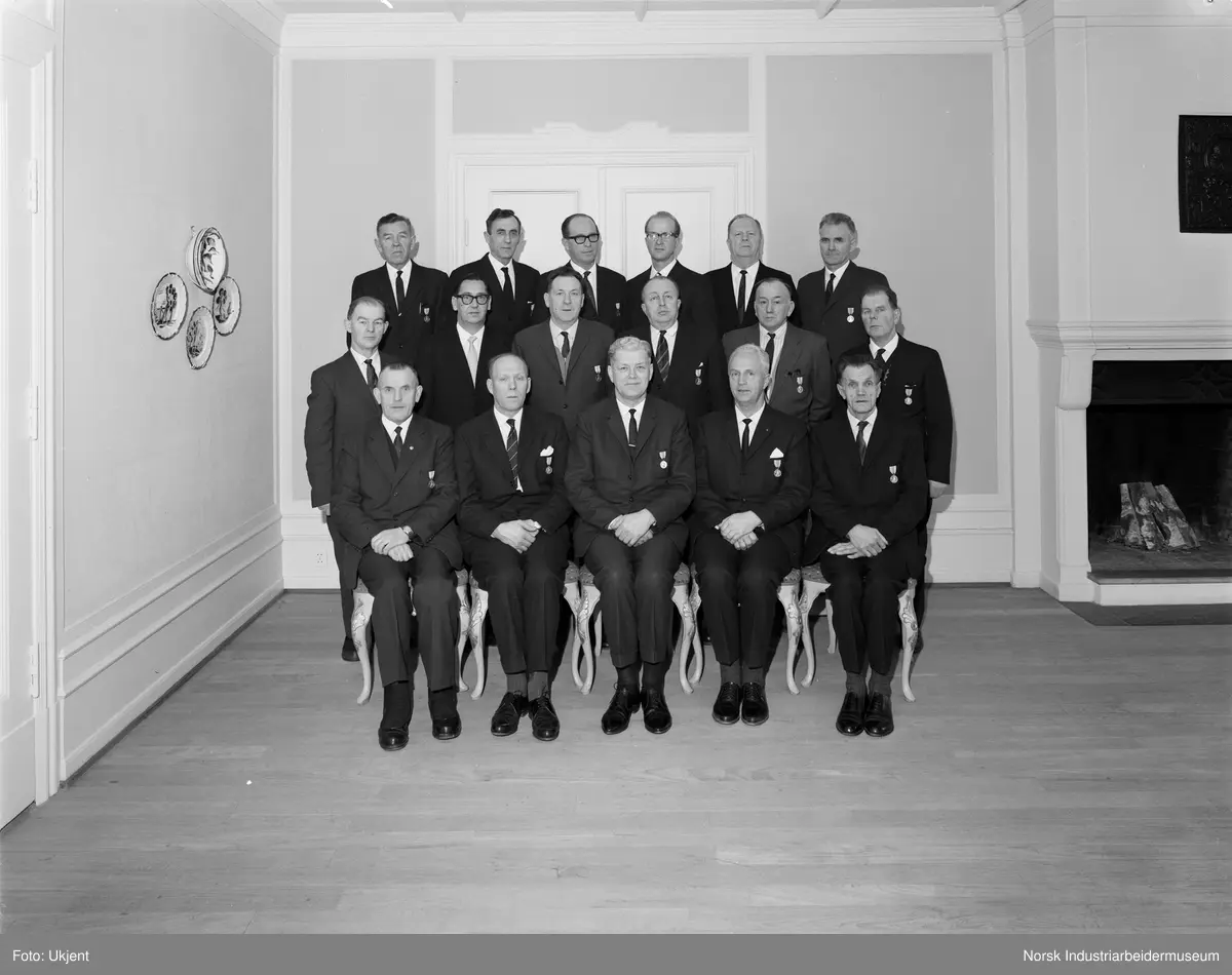 Utdeling av Norges Vel Medalje, Admini. Gruppebilde. - Norsk ...