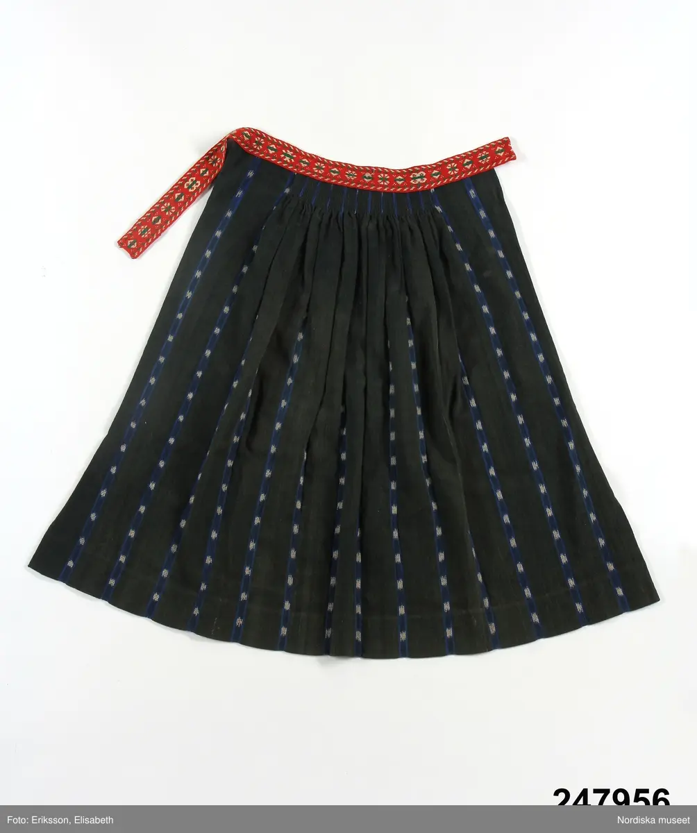 Förkläde - Nordiska museet / DigitaltMuseum