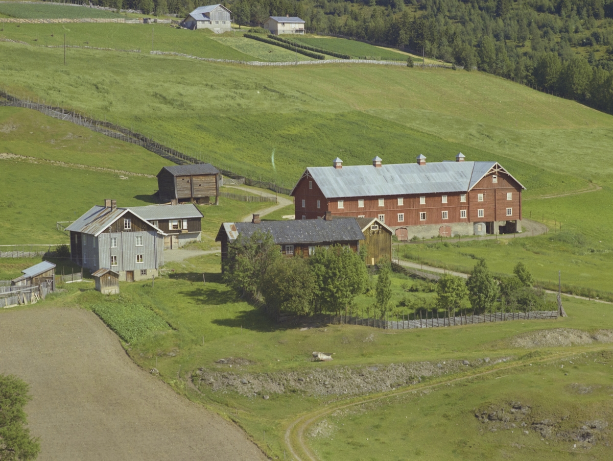 Solberg (Solbjør) søre, gårdsbruk, flere gamle bygninger, Bødalen ...