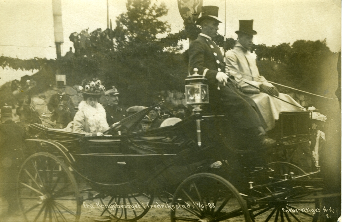 Kongebesøk Kongeparet i hest og vogn Kong Haakon Vii Dronning Maud ...
