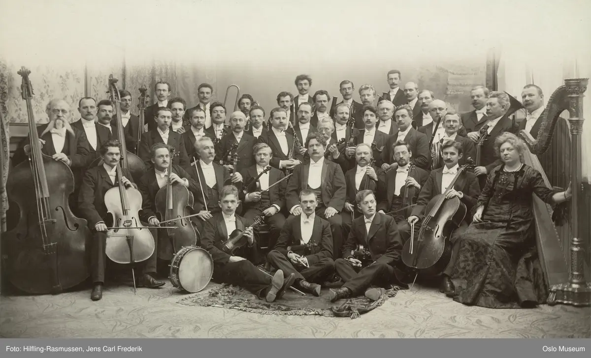 Johan Halvorsen med orkester. - Oslo Museum / DigitaltMuseum