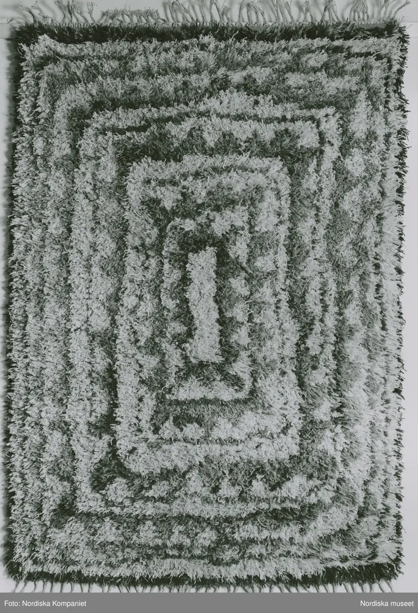 Ryamatta av Viola Gråsten. Text med blyerts på baksidan: "Gråstensmatta ...