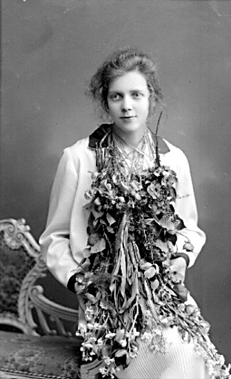 Ingrid Maria, gift Ekstedt. Född 10 maj 1907. Folkskollärare, född i ...