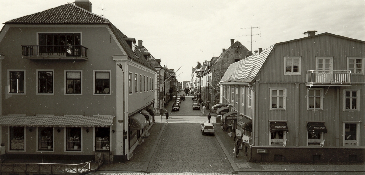 Bostäder och butiker vid Kaggensgatan i Kalmar. - Kalmar läns museum ...
