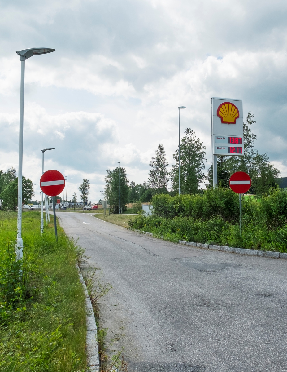 Shell bensinstasjon Smed Bakkes veg Kløfta Ullensaker. På nordgående ...