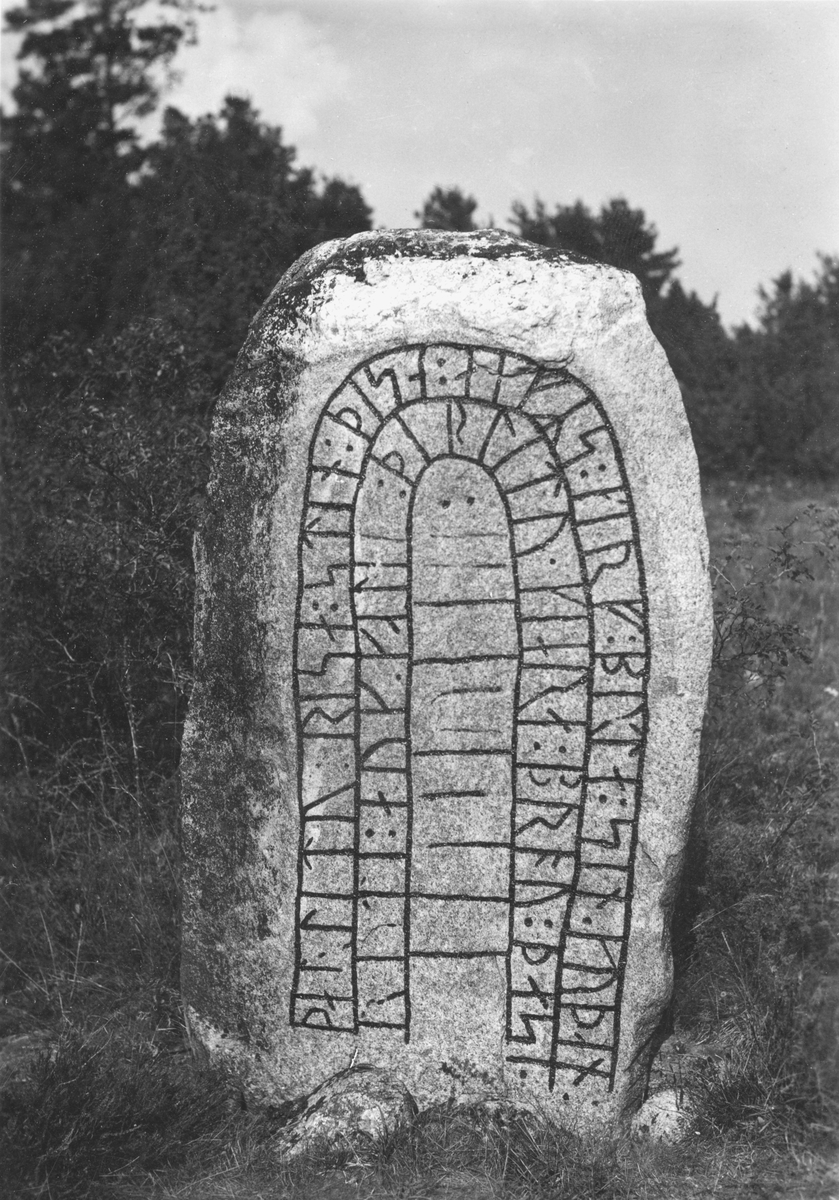 Runsten i Askeby. - Östergötlands museum / DigitaltMuseum