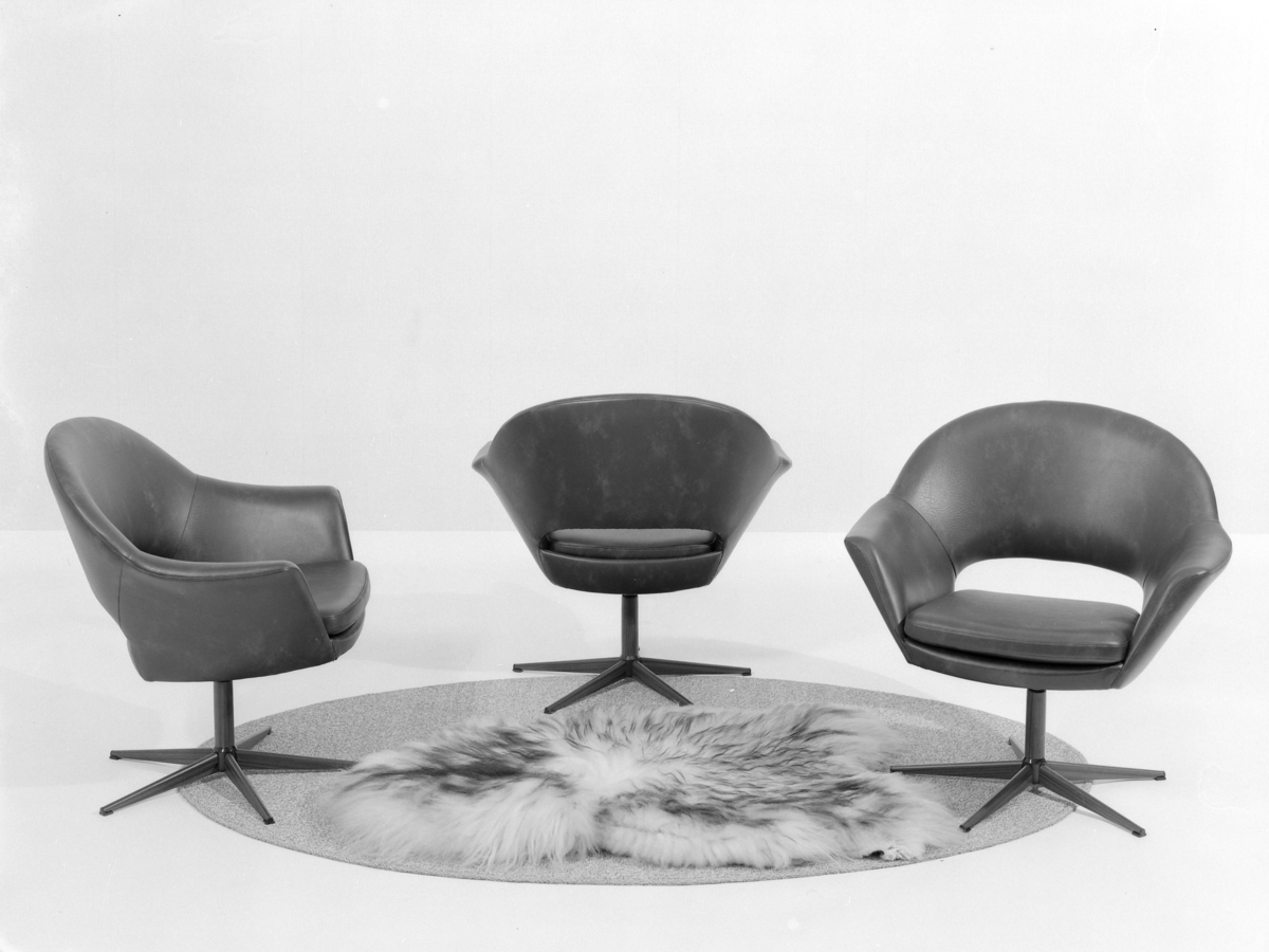 Lett lenestol/ svingstol. - Møbelmuseet / DigitaltMuseum