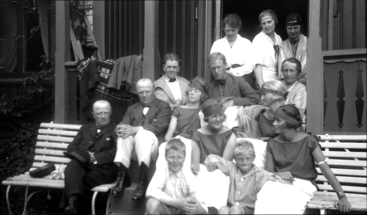 I Stavern feires trillingene Trygve, Halfdan og avdøde Bjarne Sundts 50 ...