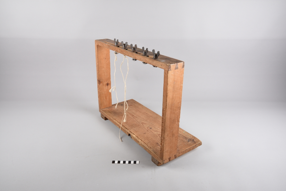 Oppspenningsramme - Hordamuseet / DigitaltMuseum