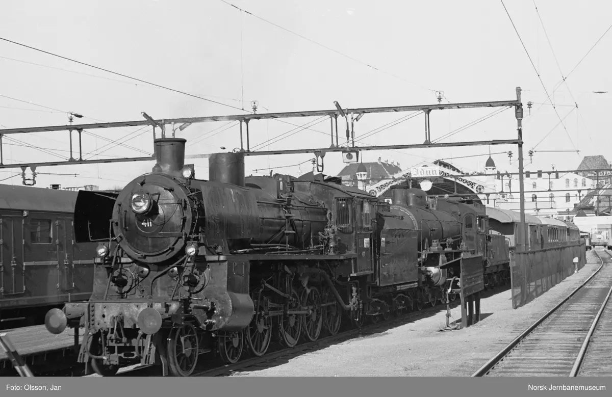 Svenska Järnvägsklubbens veterantog til Norge på Oslo Østbanestasjon ...