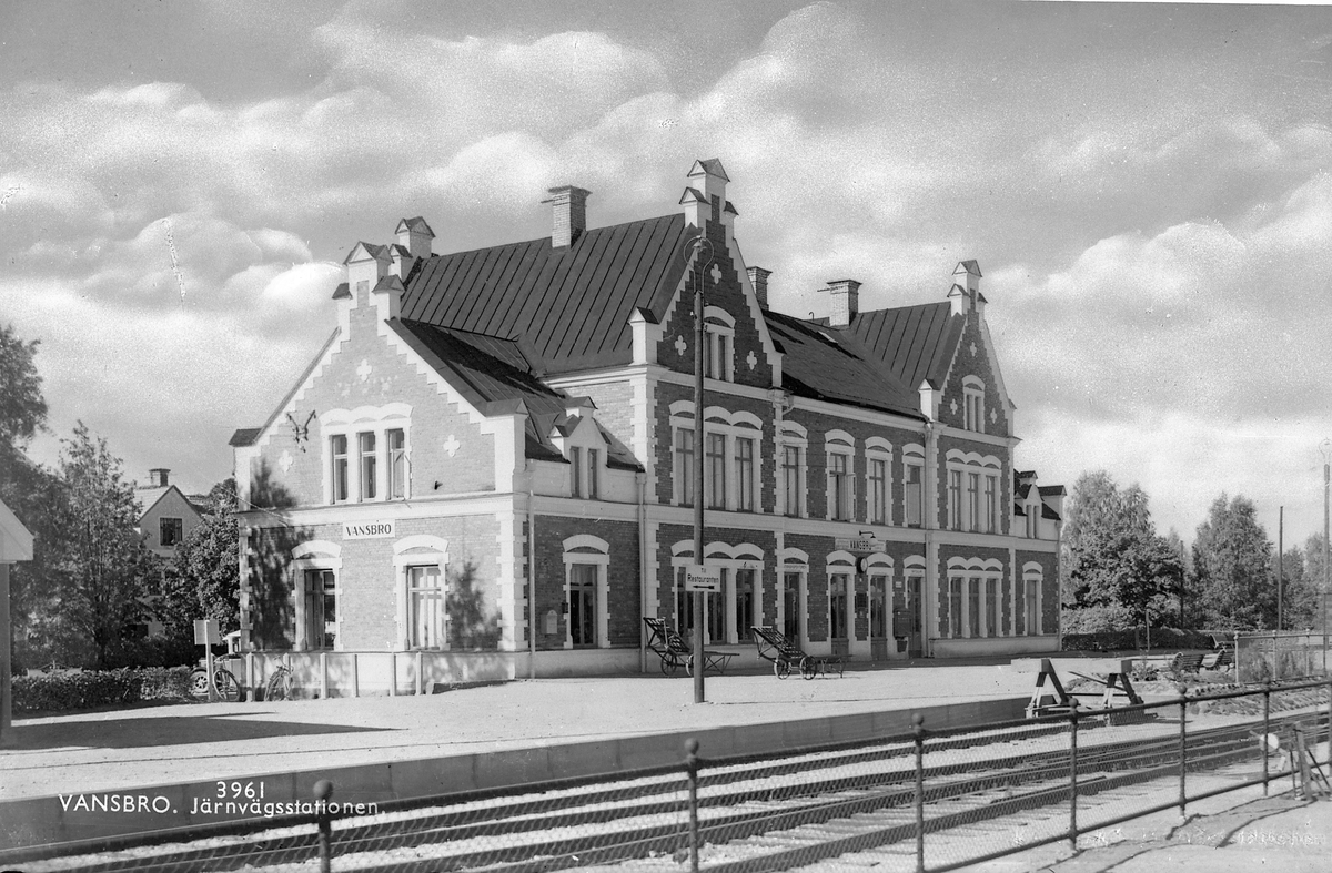 Järnvägsstationen i Vansbro. - Järnvägsmuseet / DigitaltMuseum