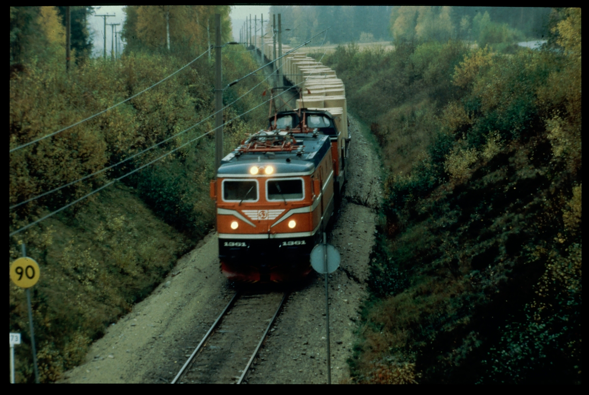 Statens Järnvägar, SJ Rc5 1361 med godståg. - Järnvägsmuseet ...