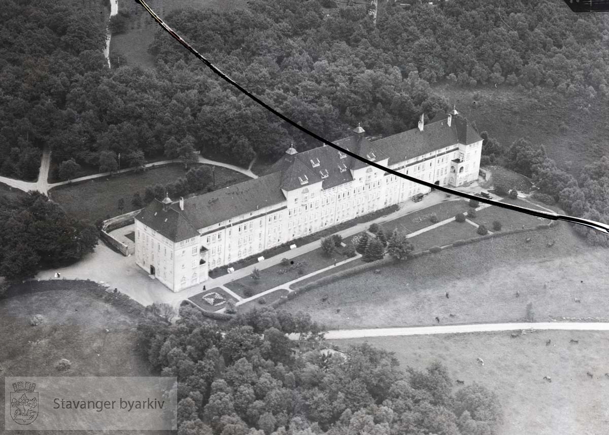 Flyfoto av Dale Asyl - Stavanger byarkiv / DigitaltMuseum