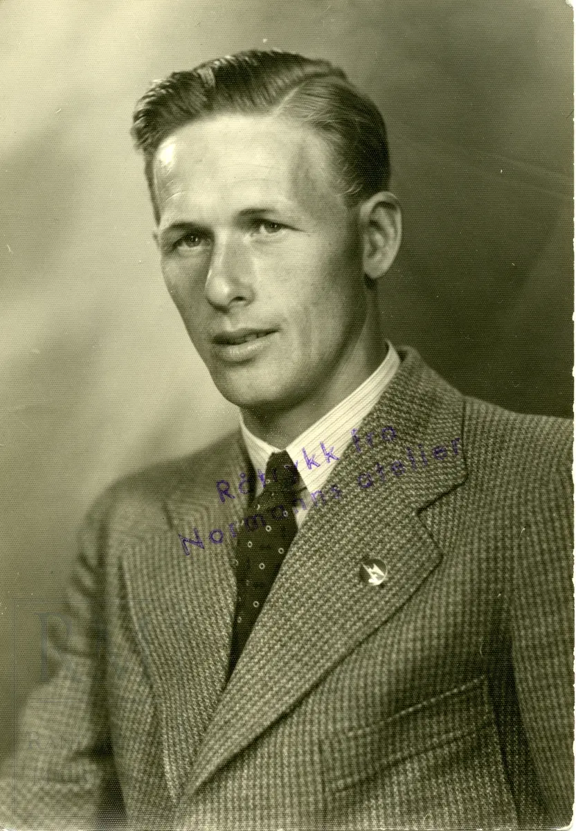 Portretter av Hans Engnestangen - Hadeland Folkemuseum / DigitaltMuseum