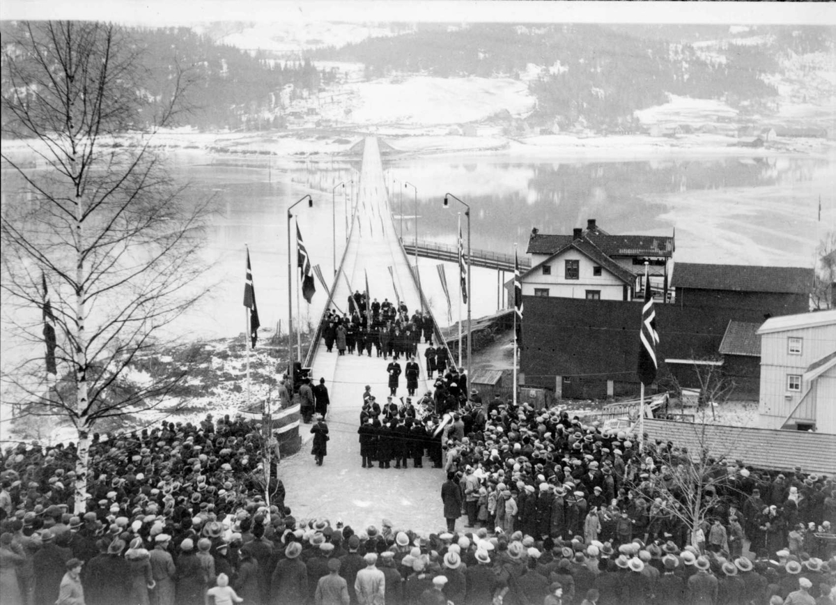 Repro: Åpning av Vingnesbrua. - Maihaugen / DigitaltMuseum