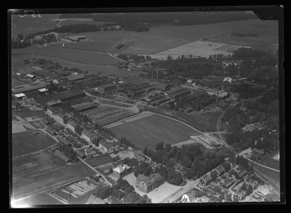 Flygfoto över Bruket, Surahammar. - Västmanlands läns museum ...