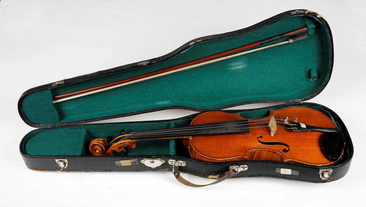 Fiolin med bue og kasse - Anno Glomdalsmuseet / DigitaltMuseum
