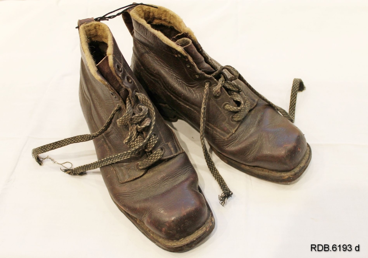 Sko, et par - Rindal Skimuseum / DigitaltMuseum