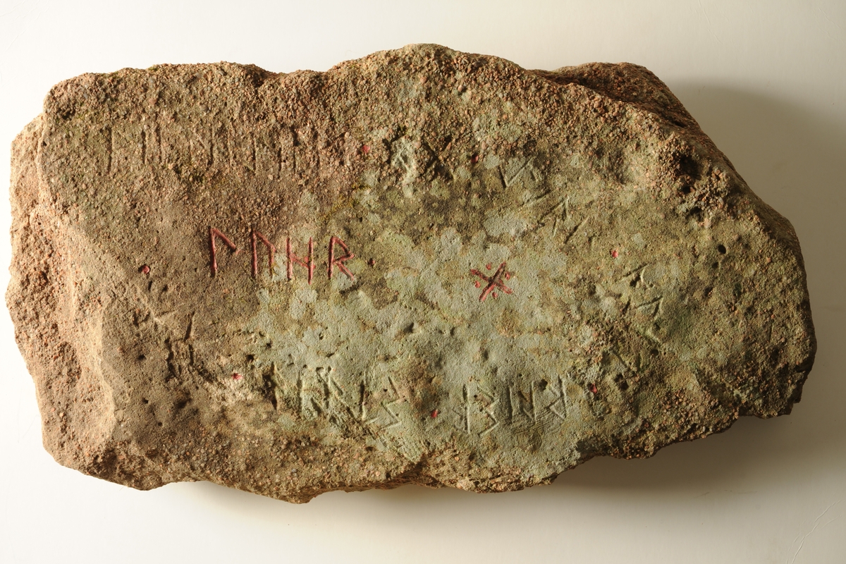 Runristad sten - Jönköpings läns museum / DigitaltMuseum