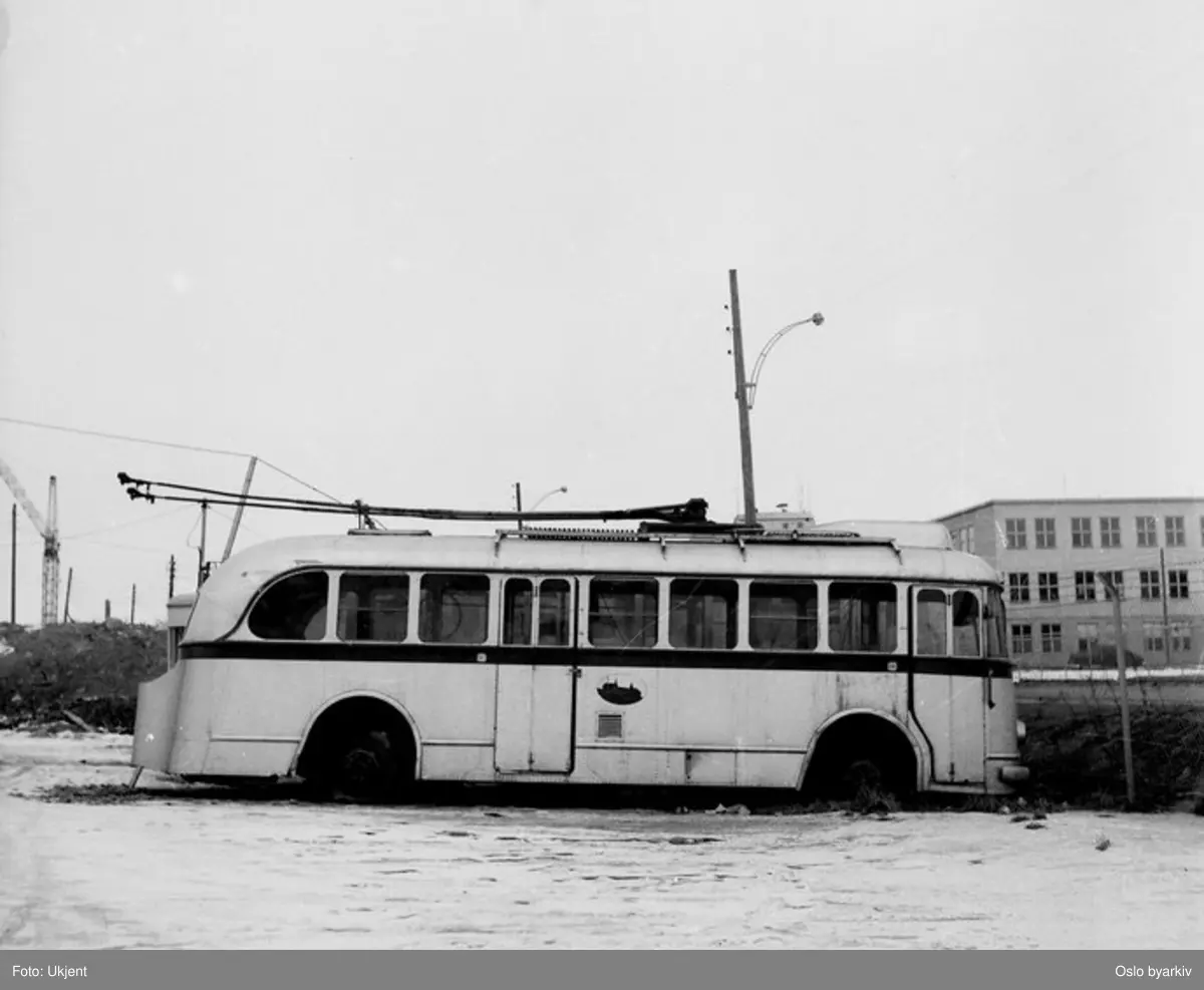 Oslo Sporveier. A-15700 - 709 serien trolleybuss avstilt for avhending ...