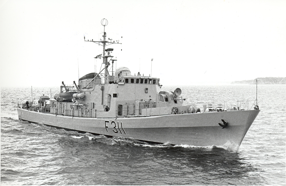 KNM Æger, fregatt av Sleipner-kl - Forsvarets museer / DigitaltMuseum