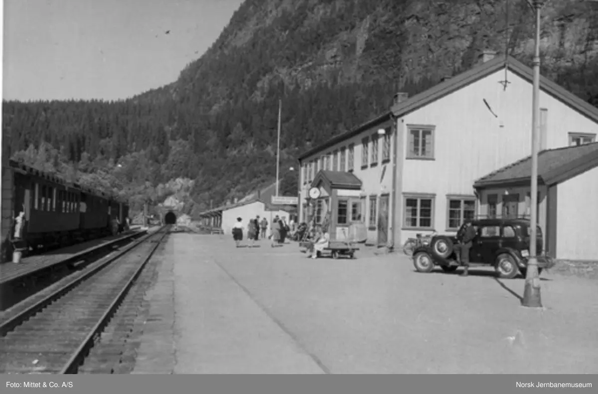 Grong stasjon med persontog i spor 2 - Norsk Jernbanemuseum ...