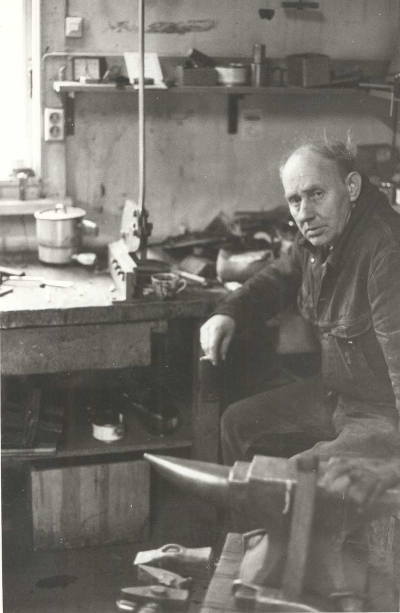 Martin Haugan i smia på Norsk Folkemuseum i april 1989. - Norsk ...