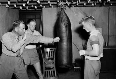 Boxning - Upplandsmuseet / DigitaltMuseum