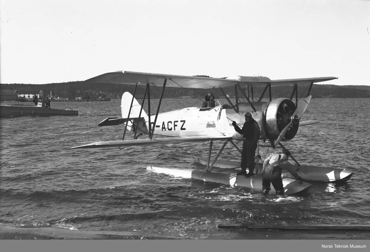 Avro 626, G-ACFZ utlånt til prøver til Marinens Flyvåpen, engelsk ...