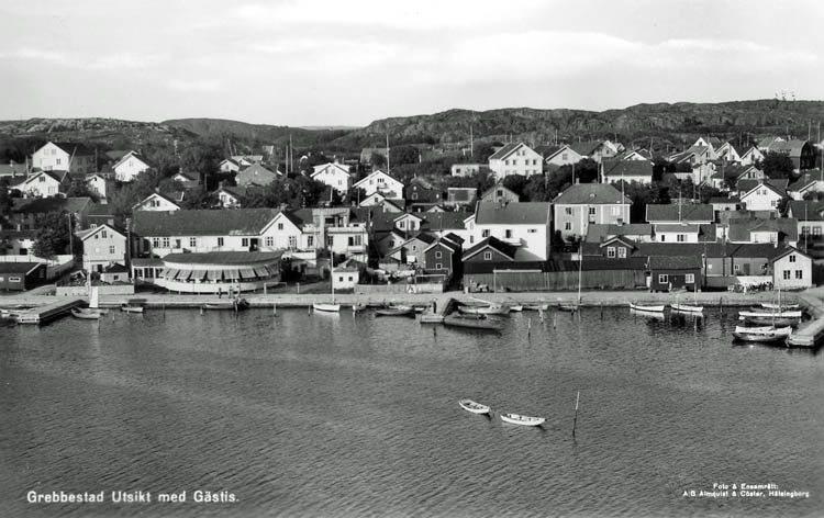 Grebbestad. Utsikt med Gästis. - Bohusläns museum / DigitaltMuseum