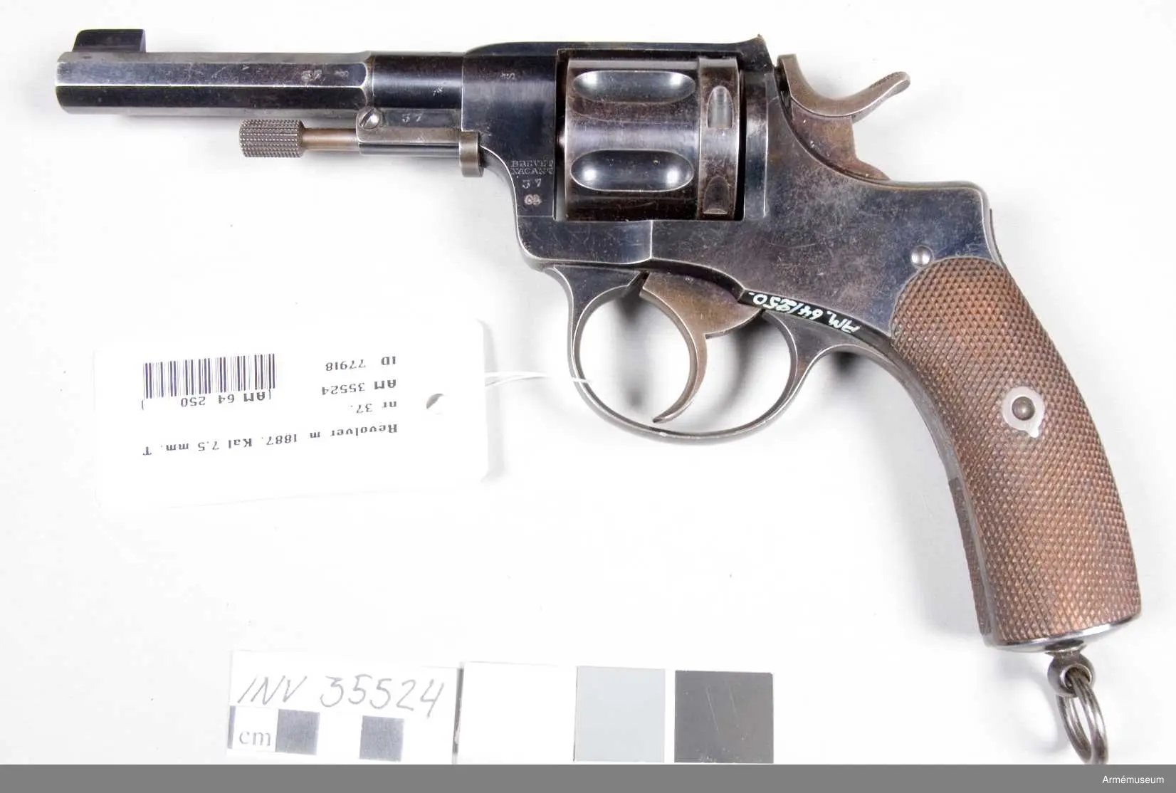 Revolver m/1887 - Armémuseum / DigitaltMuseum