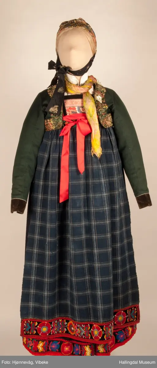 Bunad - Hallingdal Museum / DigitaltMuseum