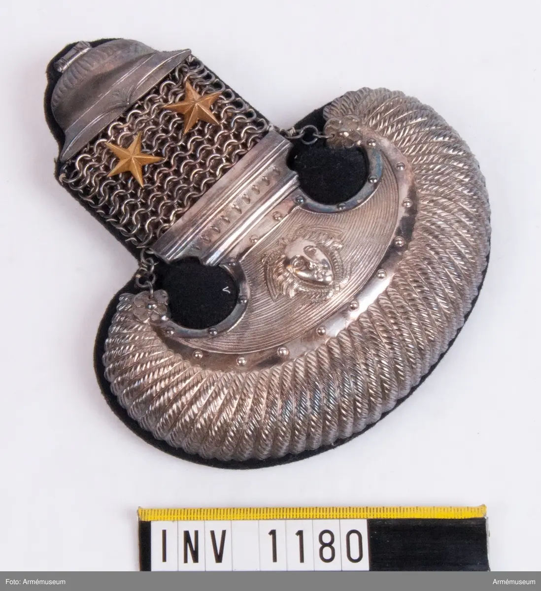 Epålett m/1845-1908 - Armémuseum / DigitaltMuseum