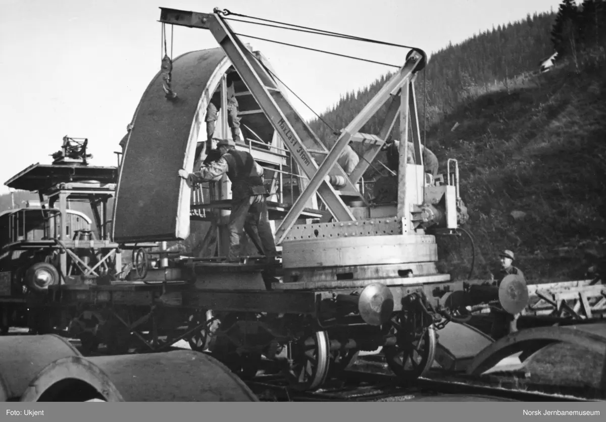 Jernbaneanlegget Mosjøen-Mo i Rana : Elsfjord stasjon, støperi for ...
