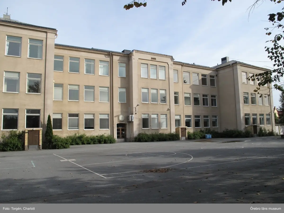 Dokumentation av Vasaskolan. Huvudbyggnaden exteriört. - Örebro läns ...