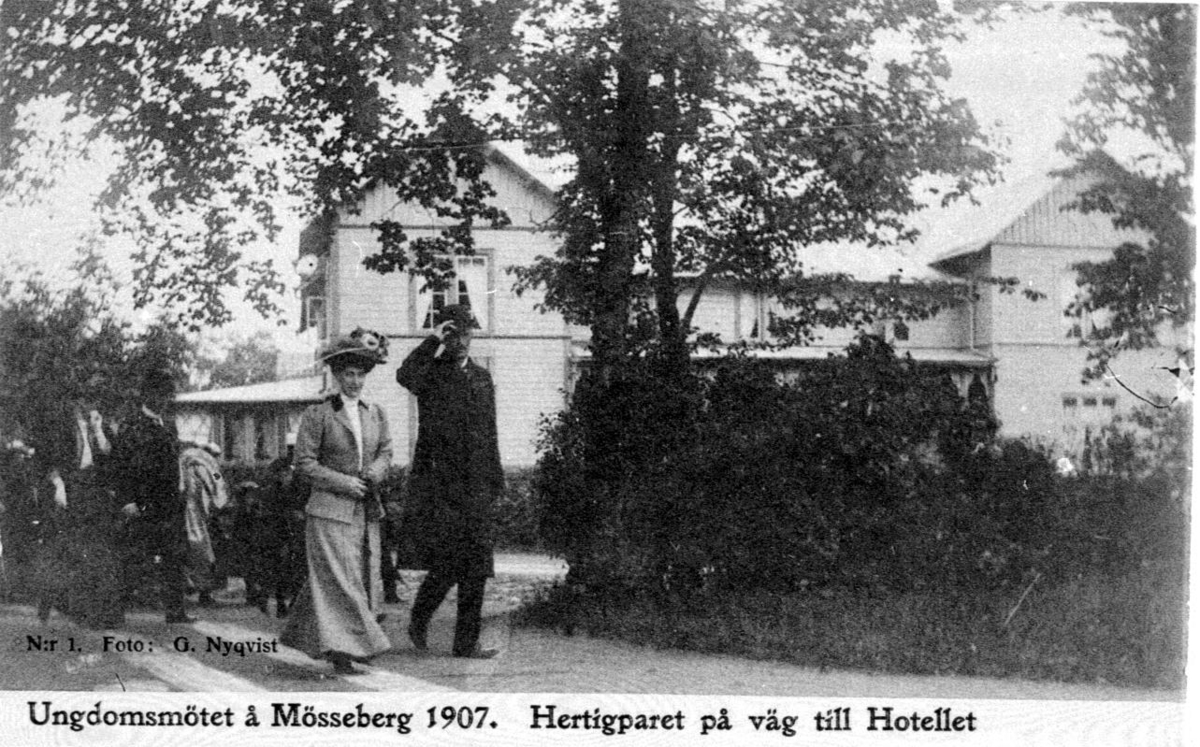 Prinsessan Ingeborg och prins Carl på väg till Hotellet. Ungdomsmötet å ...