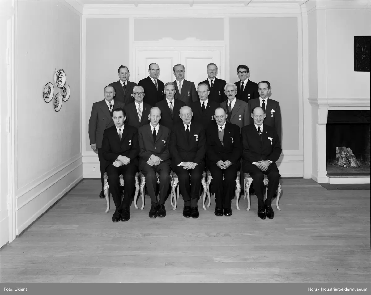 Utdeling av Norges Vel Medalje, Admini. Gruppebilde. - Norsk ...