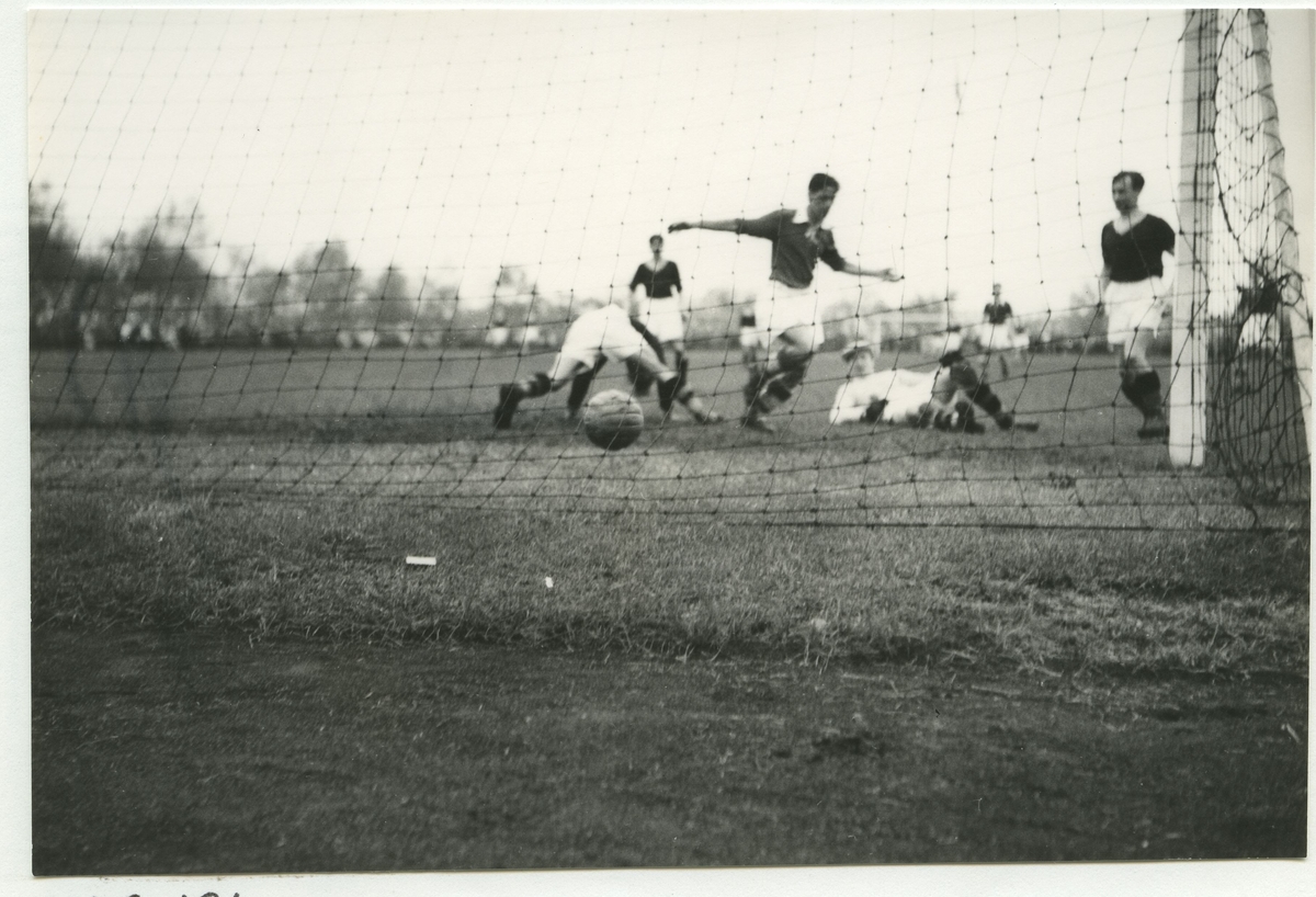 Från en fotbollsmatch mellan AIK- Kalmar FF. - Kalmar läns museum ...