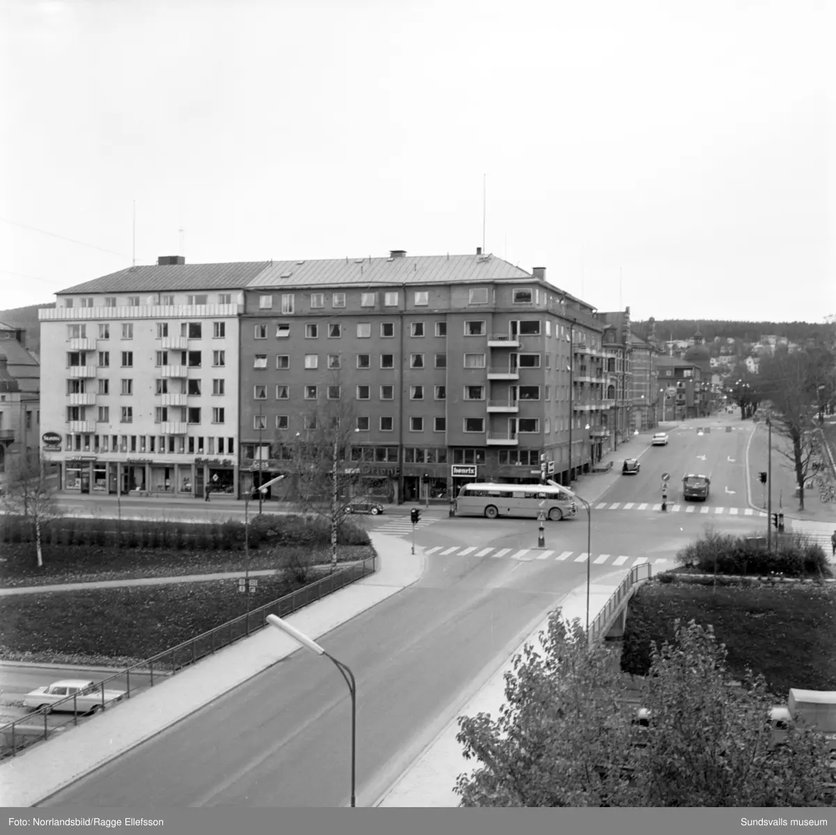 Huset på Storgatan 33, kvarteret Vinsten, och Storbron fotograferat ...