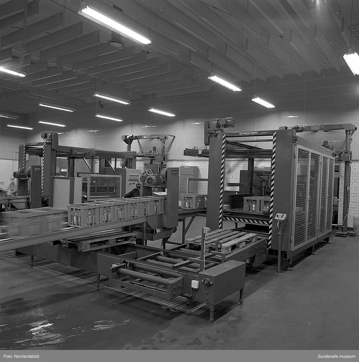 Vin & Sprit i Skönsberg. Bilder från verksamheten och jobbet vid ...