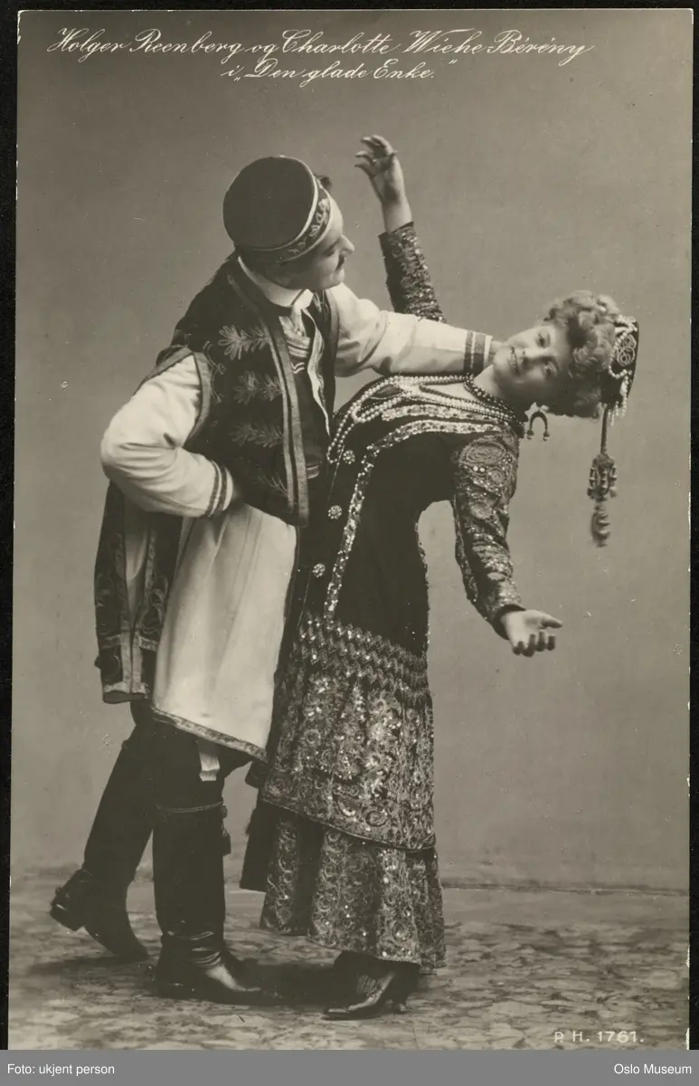 Charlotte Wiehe-Berény og Holger Reenberg i "Den glade Enke". - Oslo ...